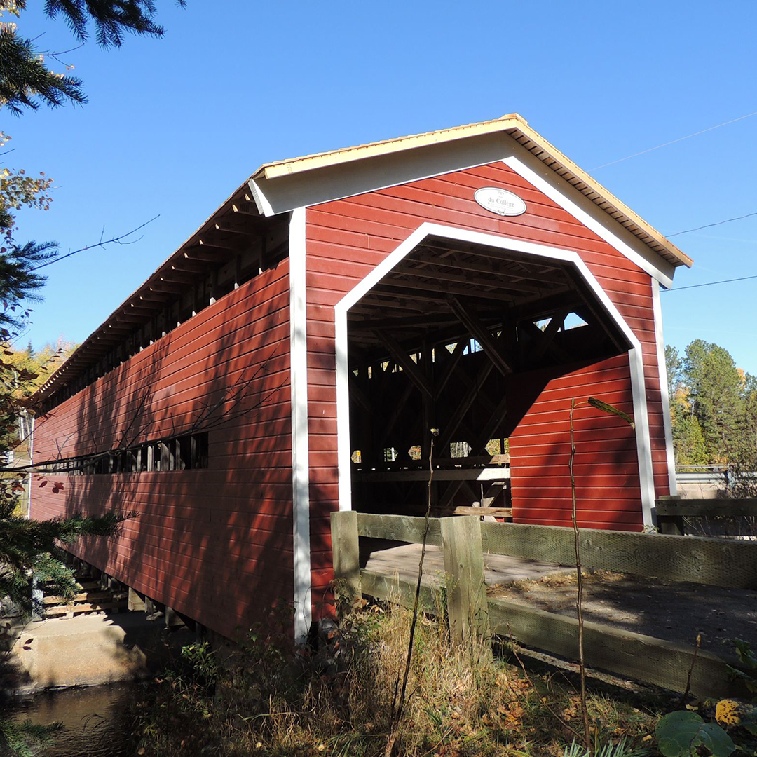 Pont du Collège - Pont couvert patrimonial - Tourisme Bas-Saint-Laurent