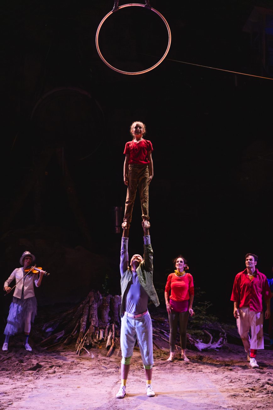 5 reasons to see the Cirque de la Pointe-Sèche show «L'étranger ...